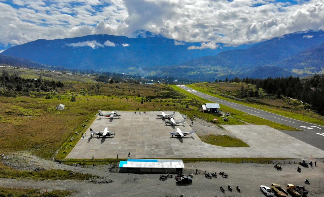 Bandara Aminggaru Ilaga Pintu Gerbang Utama Kabupaten Puncak - Majalah ...