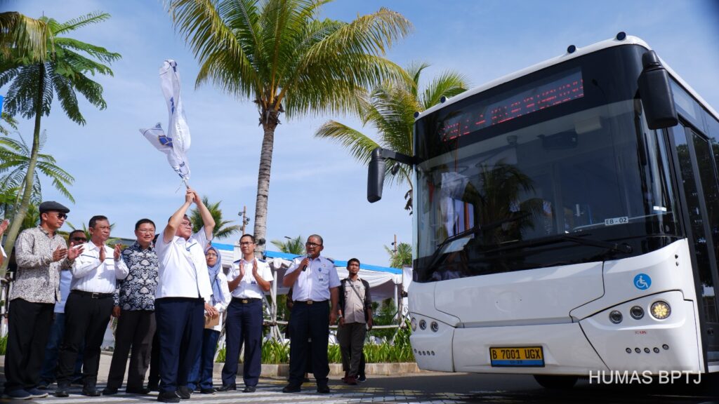 BPTJ Luncurkan Layanan Bus JR Connexion Bertenaga Listrik Pertama Rute ...