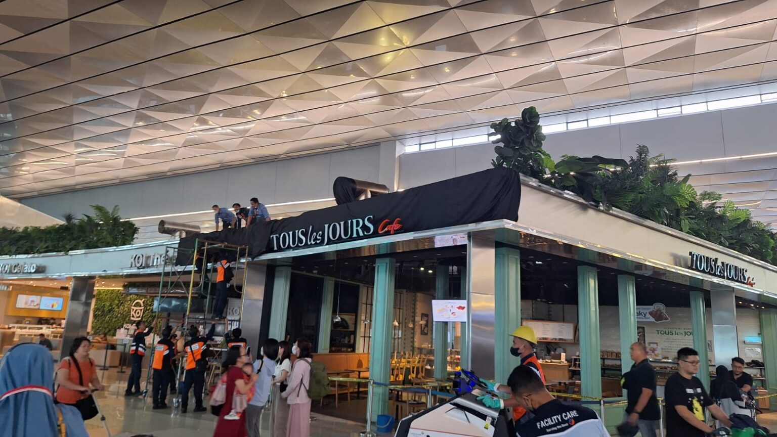 ARFF Padamkan Titik Api Bagian Atap Tenant F&B di Terminal 3 Bandara ...